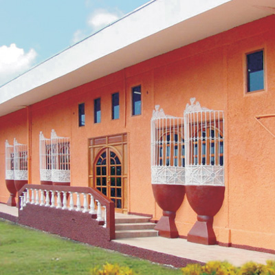 Universidad de Ciencias Comerciales – UCC