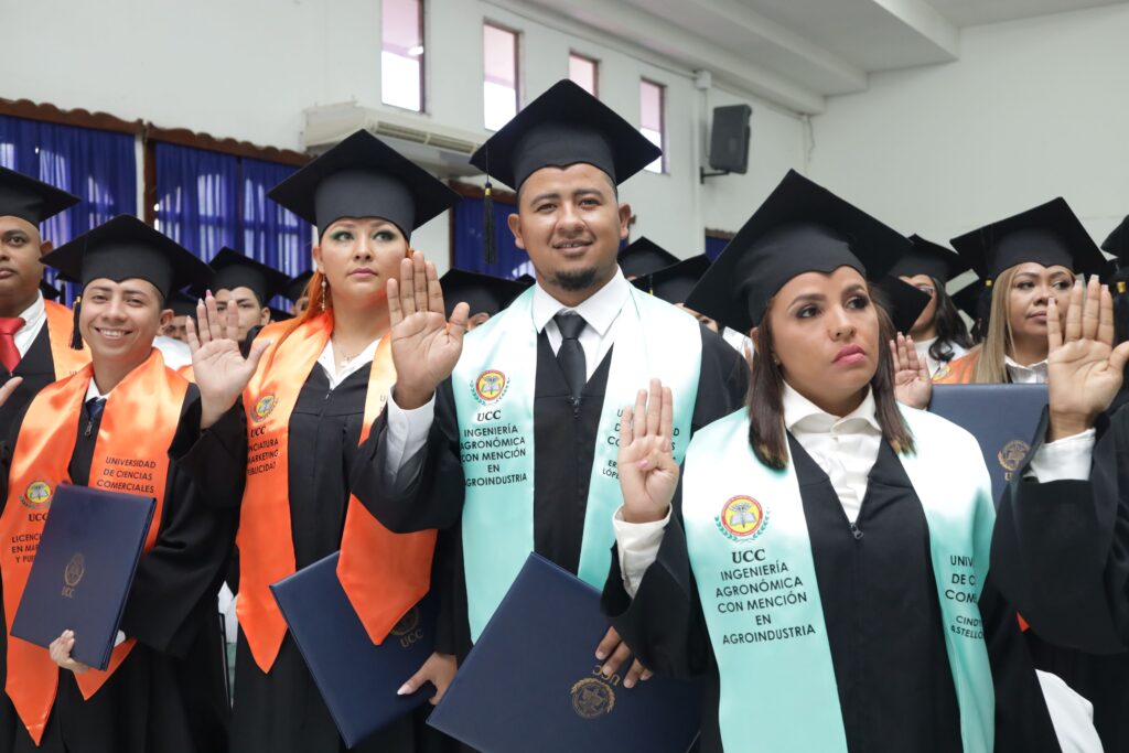XXXII Ceremonia de Graduación del Campus León – Universidad de Ciencias ...