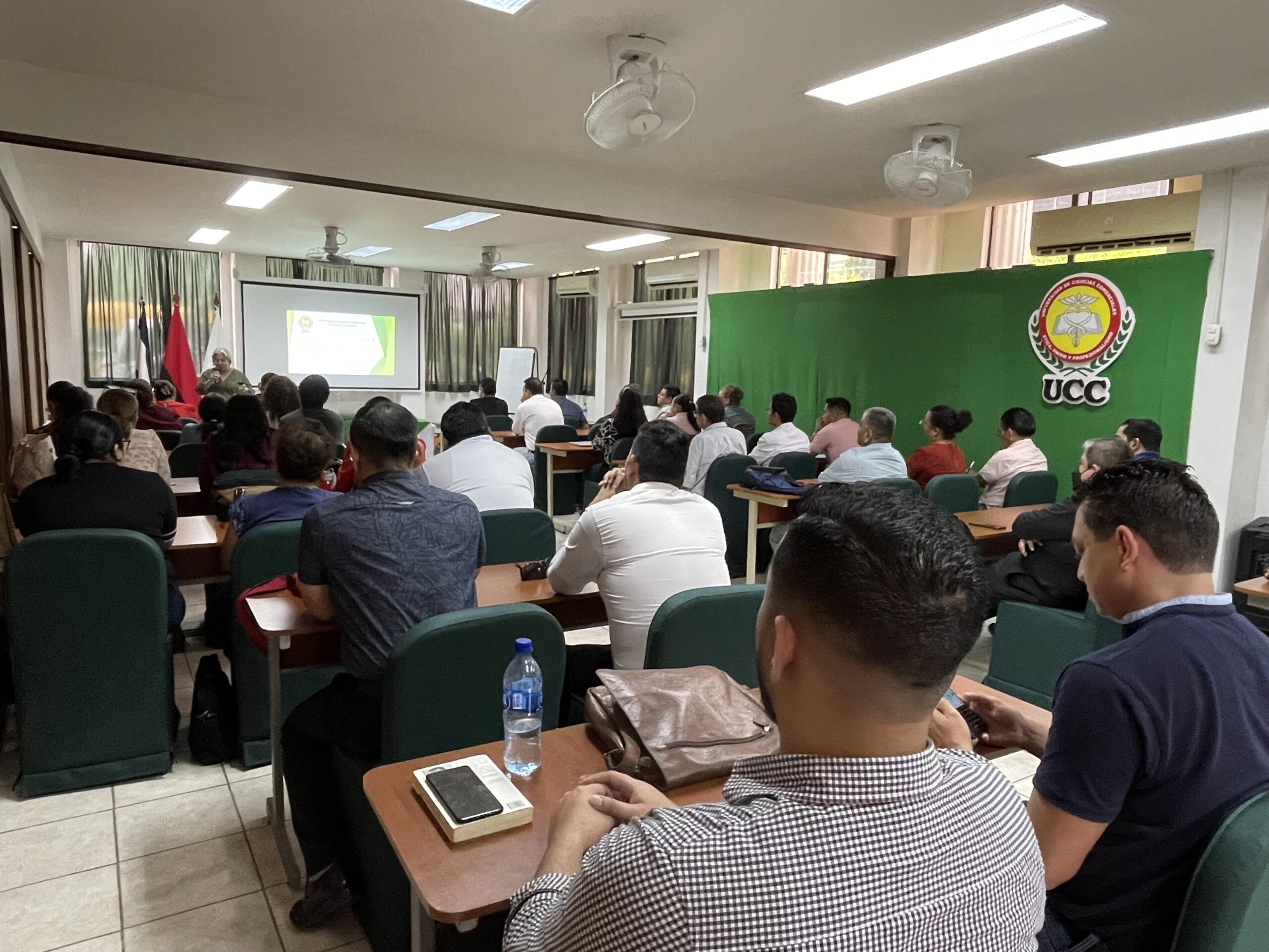 Campus León – Universidad de Ciencias Comerciales